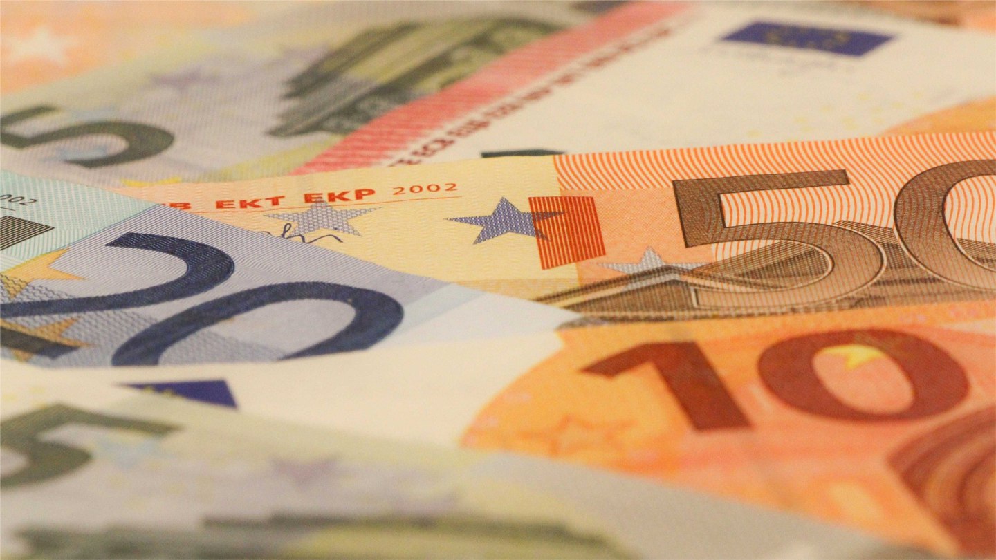Um Em Cada 15 Bancarizados Diz Ter Mais De 50 Mil Euros Not cia um-em-cada-15-bancarizados-diz-ter-mais-de-50-mil-euros-not-cia
